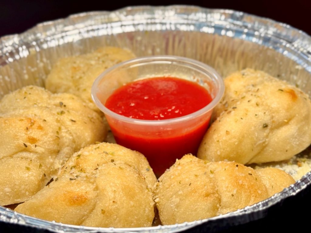 Izzy’s Pizza Omaha Review — Crispy-Edged Detroit-Style Pies