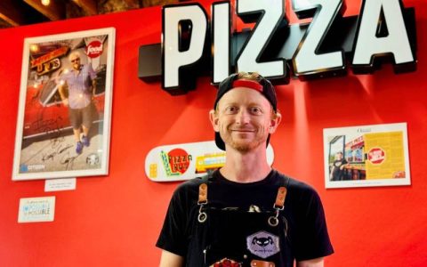 Izzy’s Pizza Omaha Review — Crispy-Edged Detroit-Style Pies