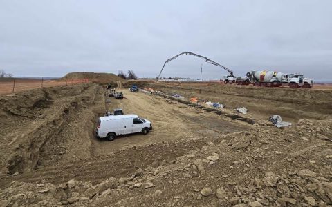 Bellevue Bay Indoor Water Park - Grow Omaha